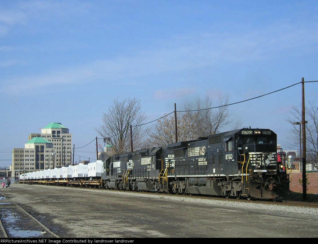 NS 8760 On NS 041 Eastbound